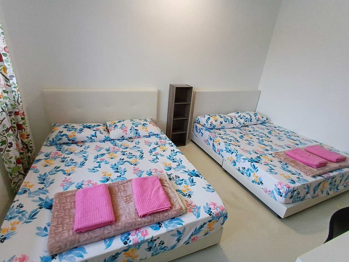 Triple / Family Room (93E6) @ LRT Taman Paramount - Houses for Rent in ...