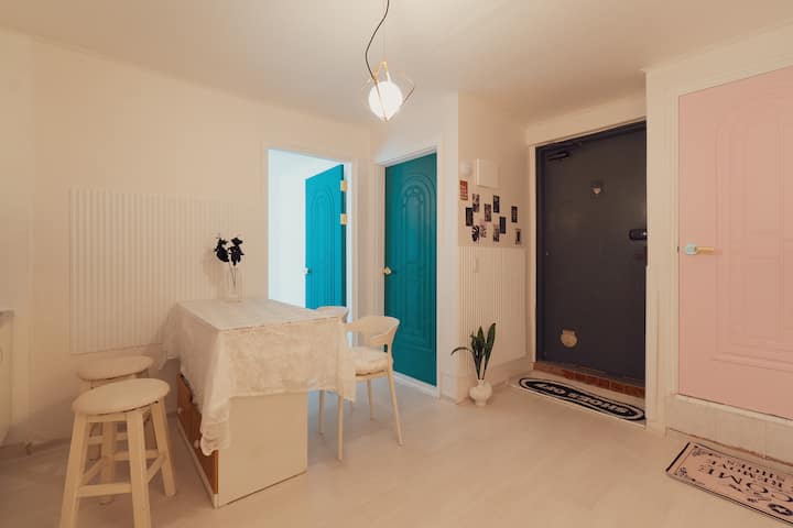 Subway Walks 4 Minutes, Sungsoo, Lotte World - Seoul