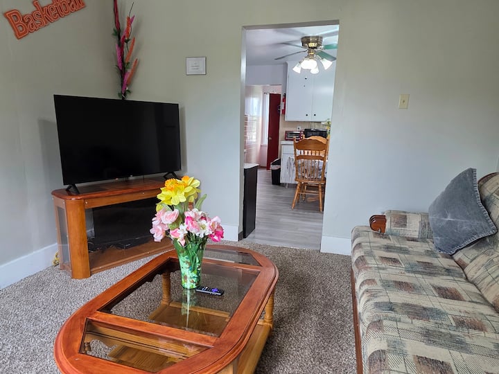Cute 2 Bedrm Upstairs Apartment - Niagara Falls, NY