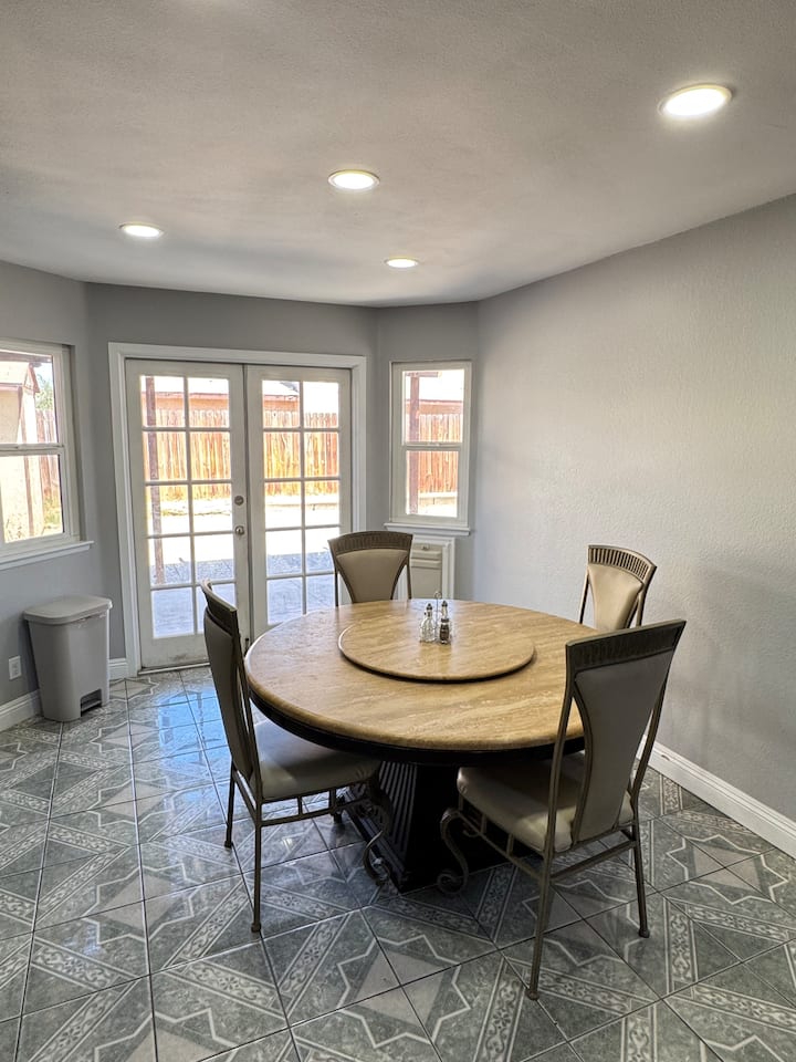 Modern 3br 2-story Retreat | Near Ruhs + March Arb - Moreno Valley, CA