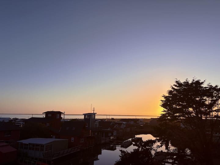 Peaceful Waterfront 1br 1.5ba Home Near Trails - Eureka, CA