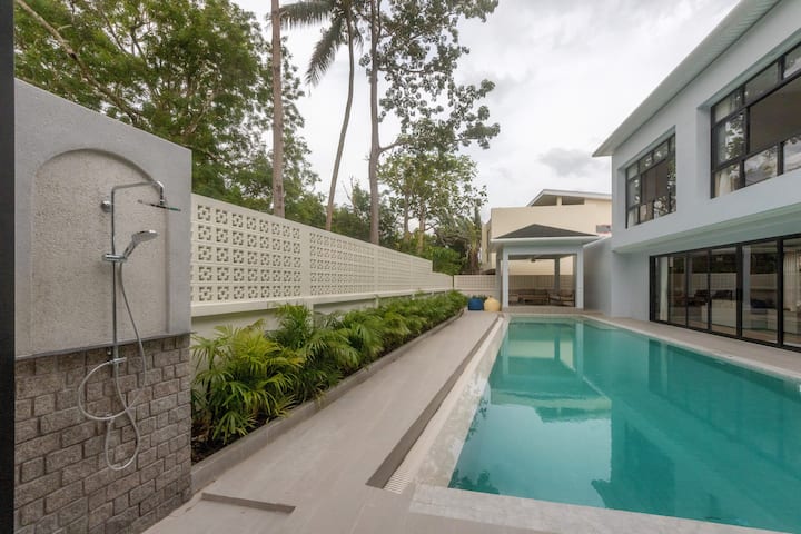 * 4 Bedroom * 15 Metre Pool*gym*netflix*brand New* - Phuket