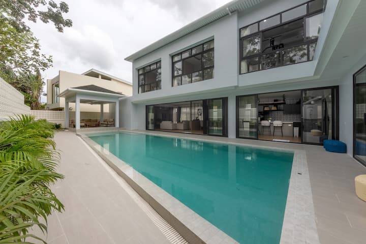 * 4 Bedroom * 15 Metre Pool*gym*netflix*brand New* - Thaïlande