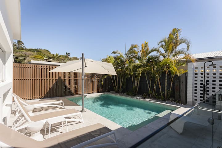 A Beautiful Noosa Gem In Sunrise Beach - Noosa