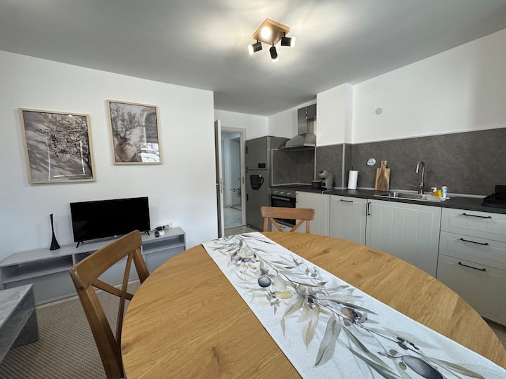 The Olive Apartment. - Petrič