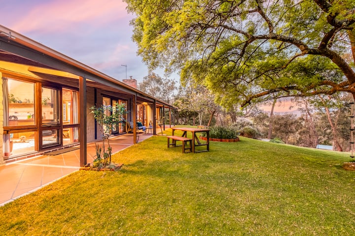 Central Valley Family Haven W/mountain Sunrise - Seville, Australia