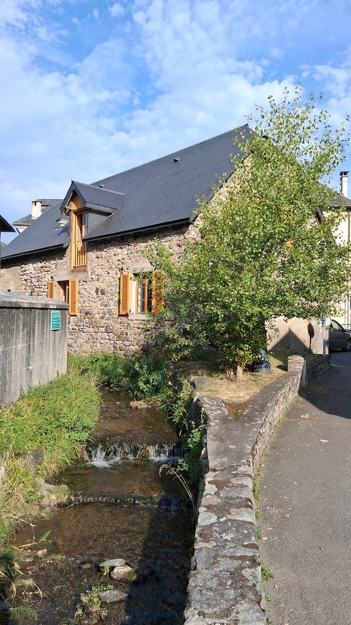 Maison De Ville, Pyrénées - Lac de Suyen