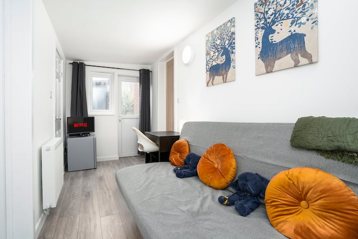 Studio In Lincoln - Lincoln