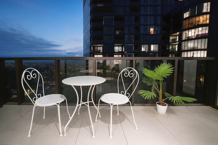 Modern 1br @Belconnen + Parking & Pool - Belconnen