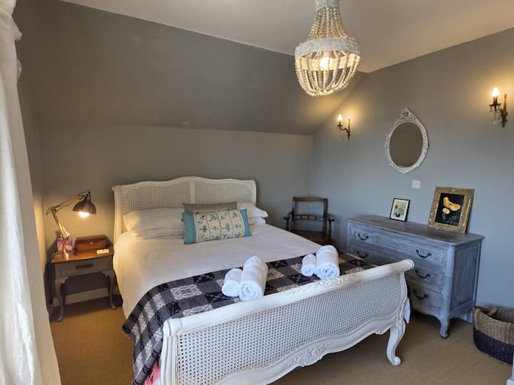 Beach Top Penthouse - Breath-taking Views! - Tenby
