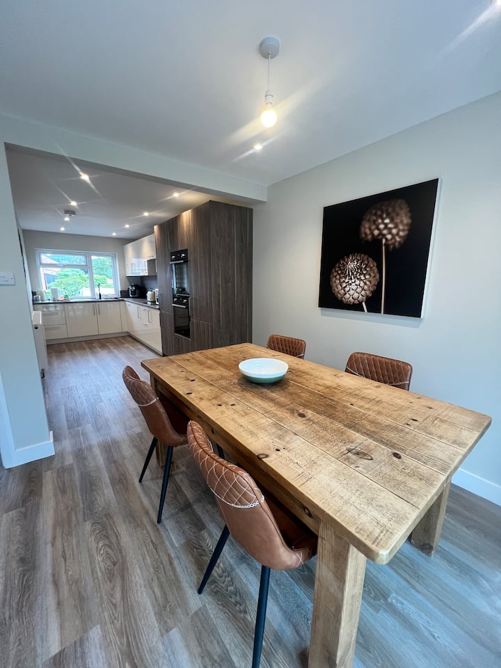 Bungalow In Village Location - Chepstow