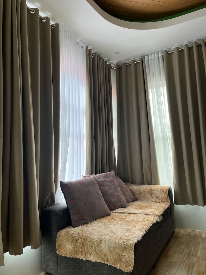 Jevictoria - A Beachy Cozy Comfortable Home - Batangas