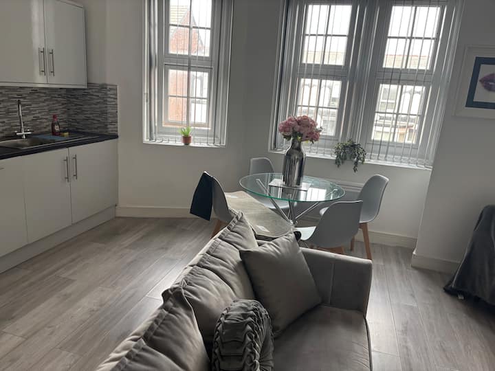 City Centre Home | Free Parking - Bolton