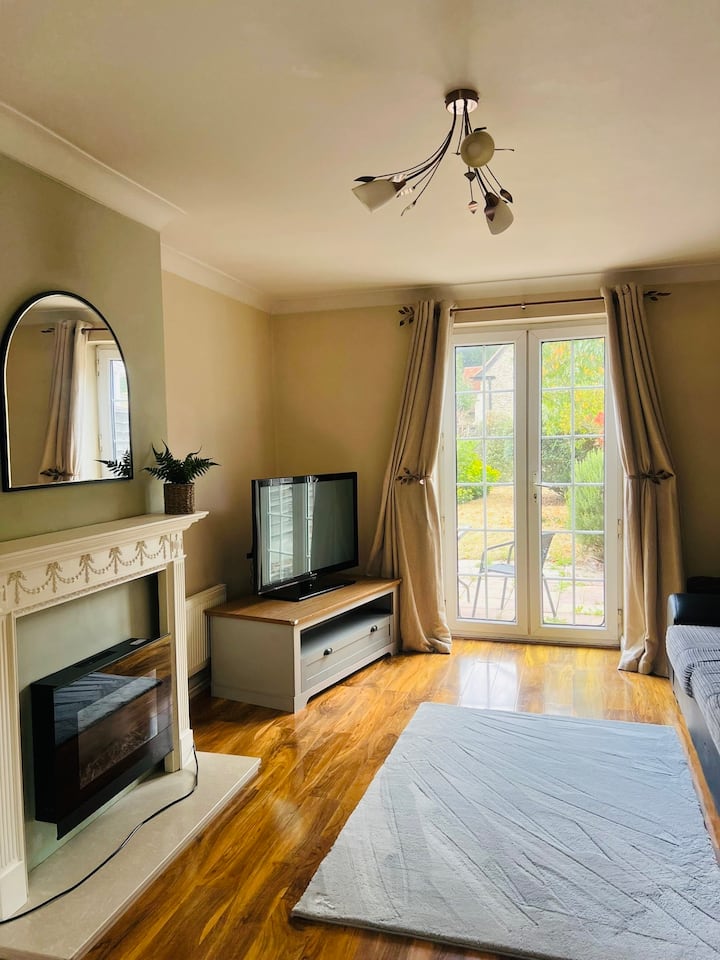 Cottage-style House-2bed+ Office - Basildon