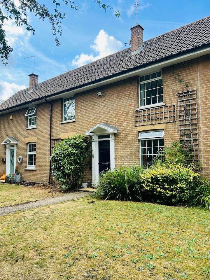 Cottage Style Home | 2 Bedrooms - Basildon