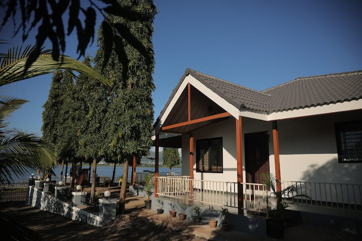 Pasaddhi Farmhouse By The Dam - Maharashtra