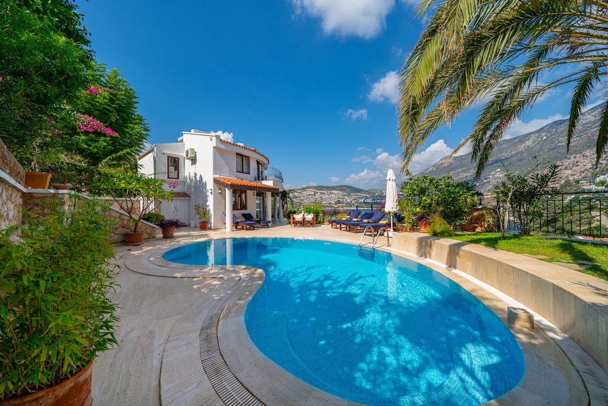 Secluded Luxury Villa with Fabulous Sea Views - Houses for Rent in Kaş ...