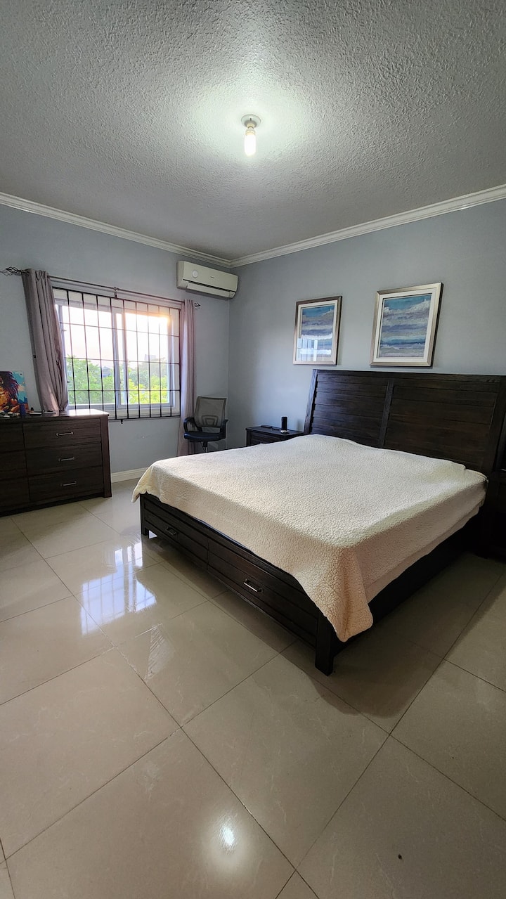 Spacious 2br Kingston Penthouse - Kingston