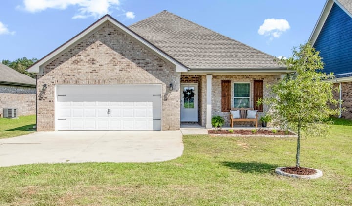 Large Living In A Small Town- Sports + Owa + Beach - Foley, AL