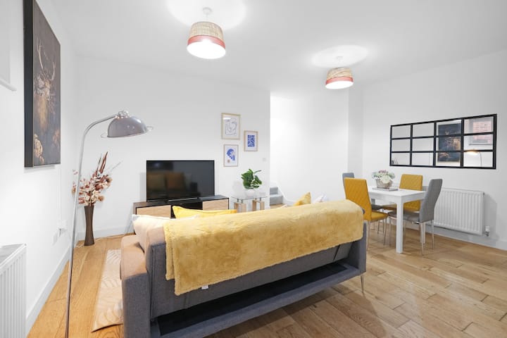 Eastons 1 Bedroom Apartment With Sofa Bed - High Wycombe