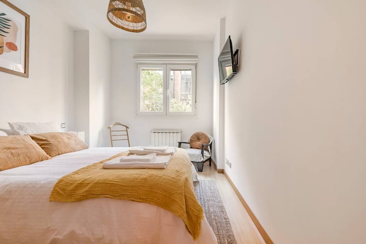 Travelers #1 Choice In Chamberi’s Top Location - Madrid