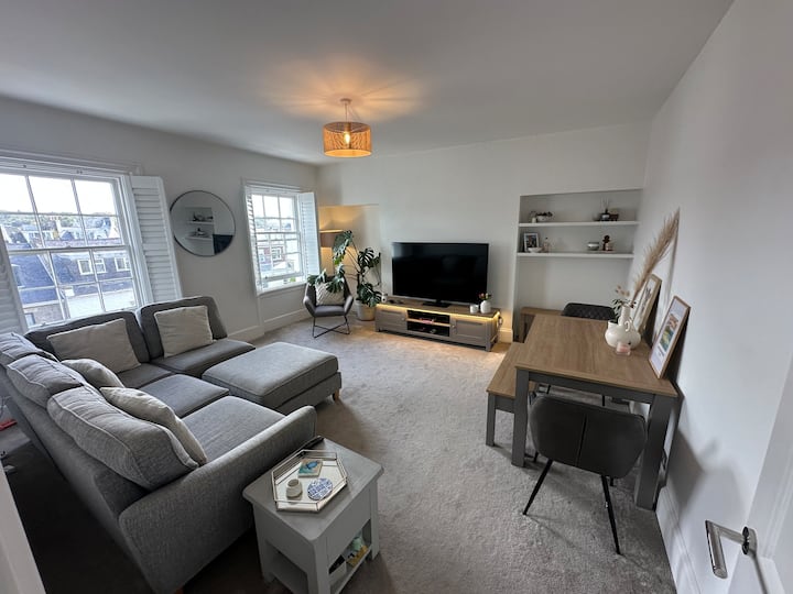 Comfy Stay Steps From St. Helier - 저지섬