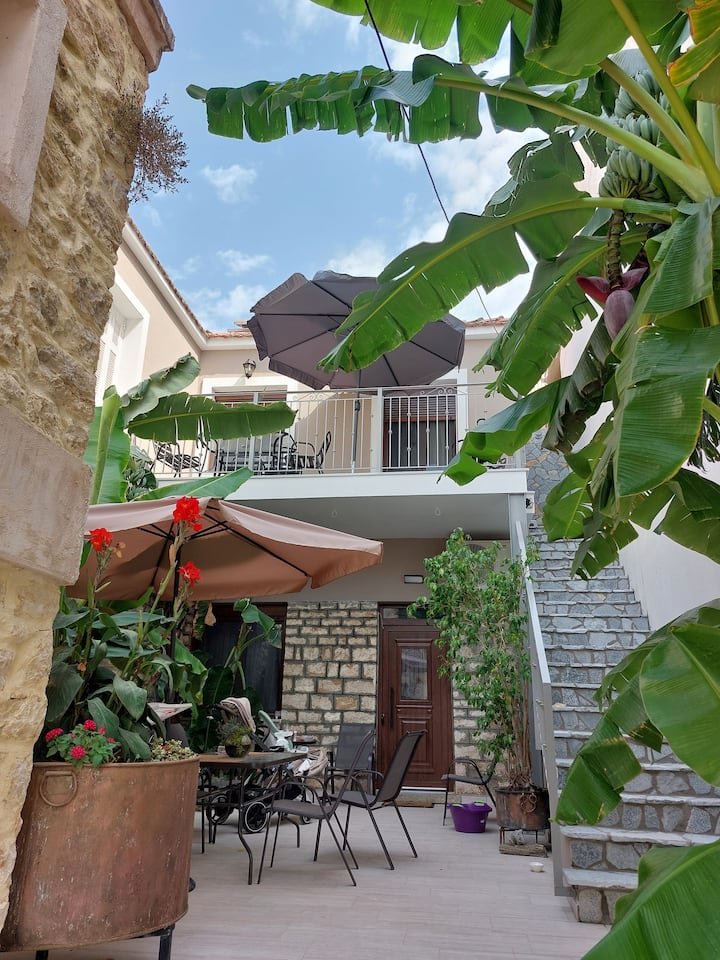 Villa Nesseris, Stone-view With Veranda, 80 M2 - Превеза