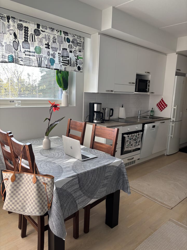 Rauhallinen, Kodikas Yksiö Kauniissa Ympäristössä - Helsinki