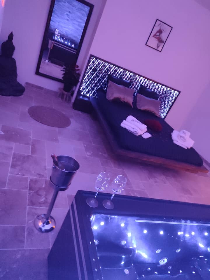 Hammam & Balnéo Appartement De Charme
'You & Me' - La Bouilladisse