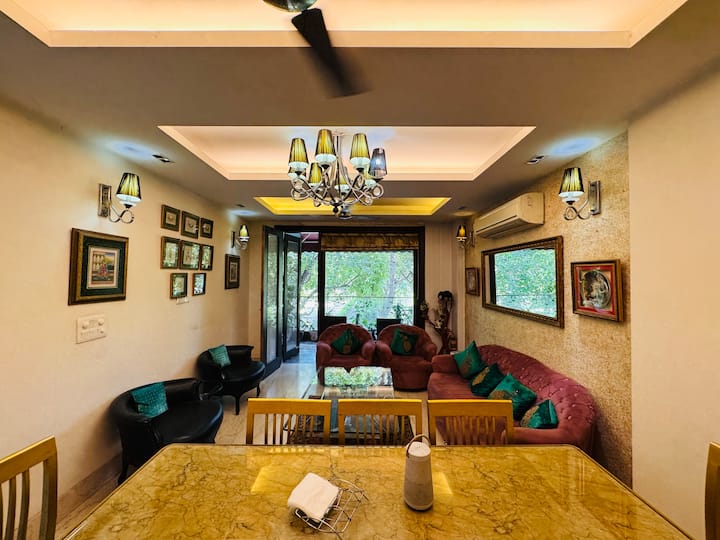 Urban Oasis: 3br Stylish Apartment In South Delhi - New Delhi