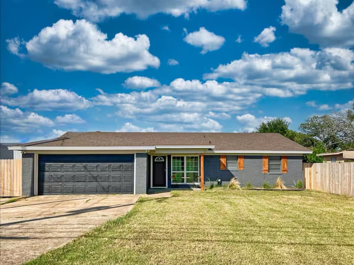 Cozy Home - 12 Min To Downtown - Waco, TX