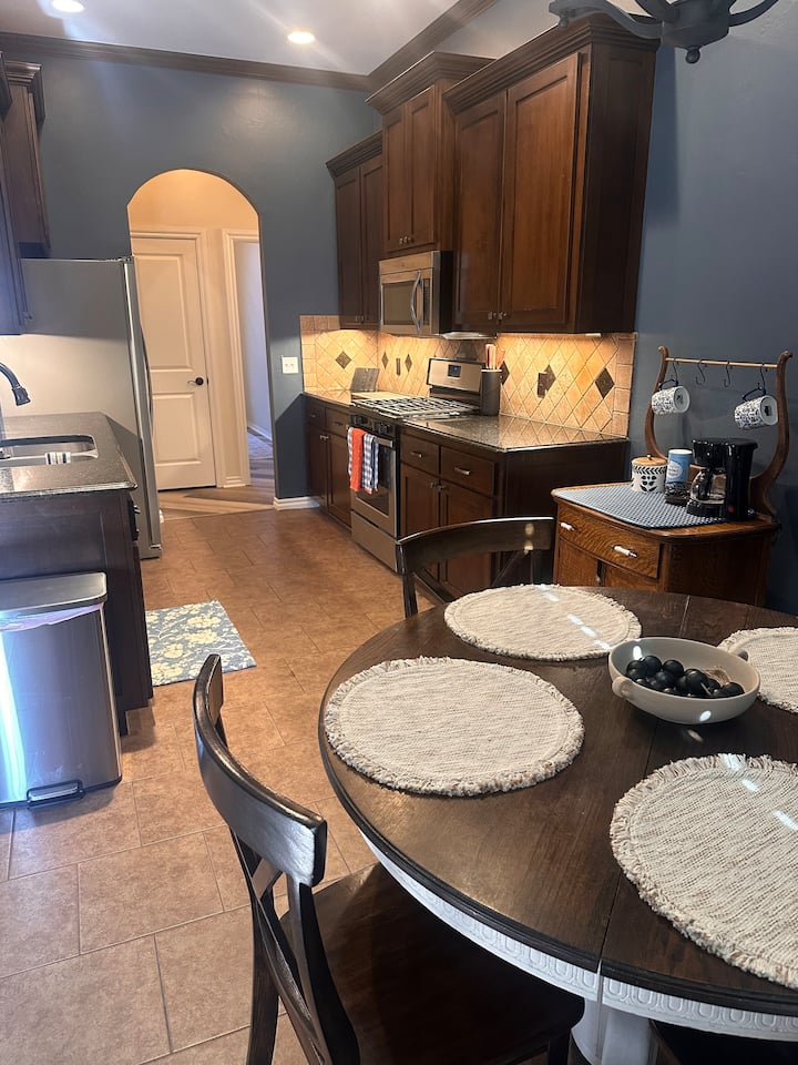 One Noble Place - 7 Miles From Univ. Of Oklahoma - Lake Thunderbird, OK