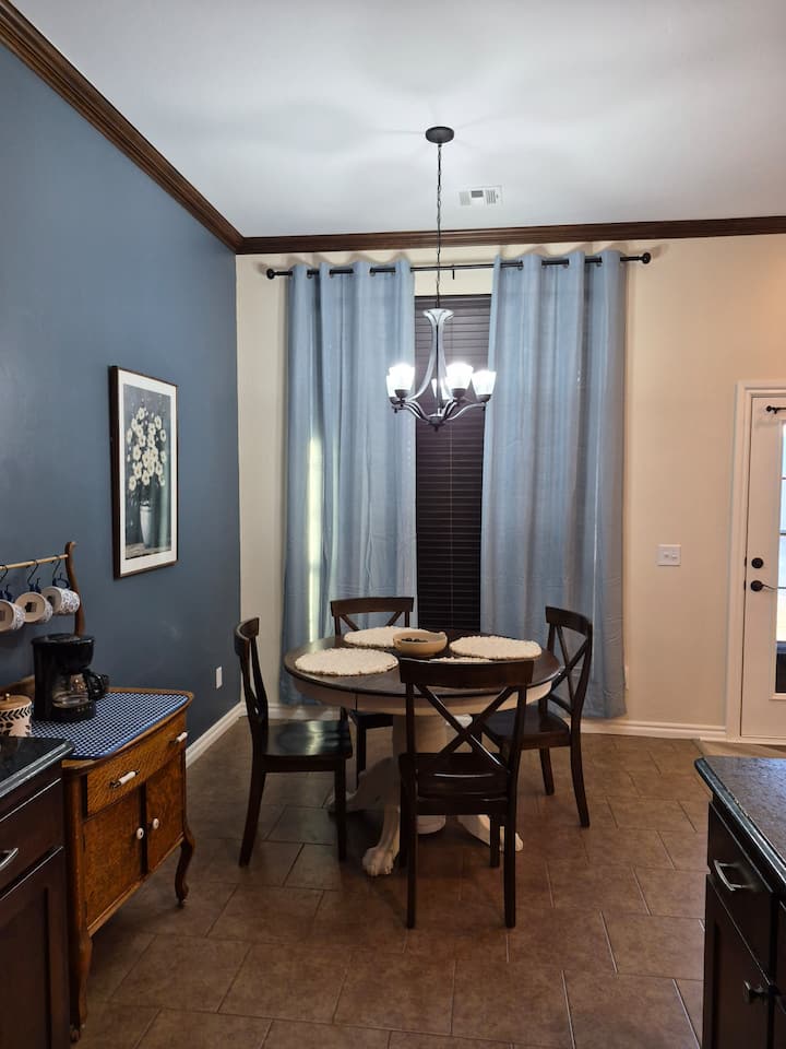 One Noble Place - 7 Miles From Univ. Of Oklahoma - Lake Thunderbird, OK