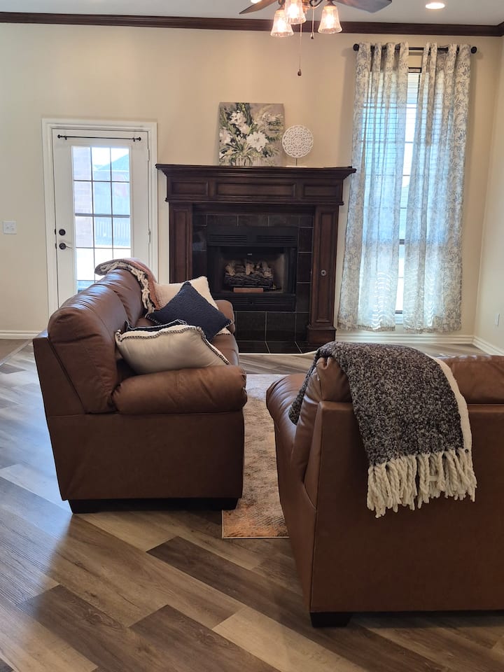 Newly Renovated - 7 Miles From Univ. Of Oklahoma - Lake Thunderbird, OK