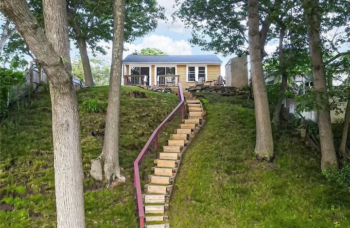 2br/1ba Lakefront Home, Stunning Water Views - Bristol, RI