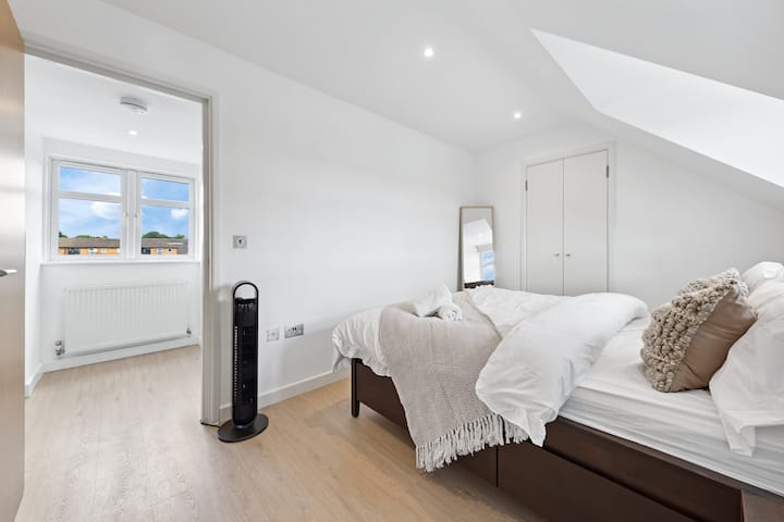 Quiet 2- Bed Flat Sleeps 5 Southgate - Barnet