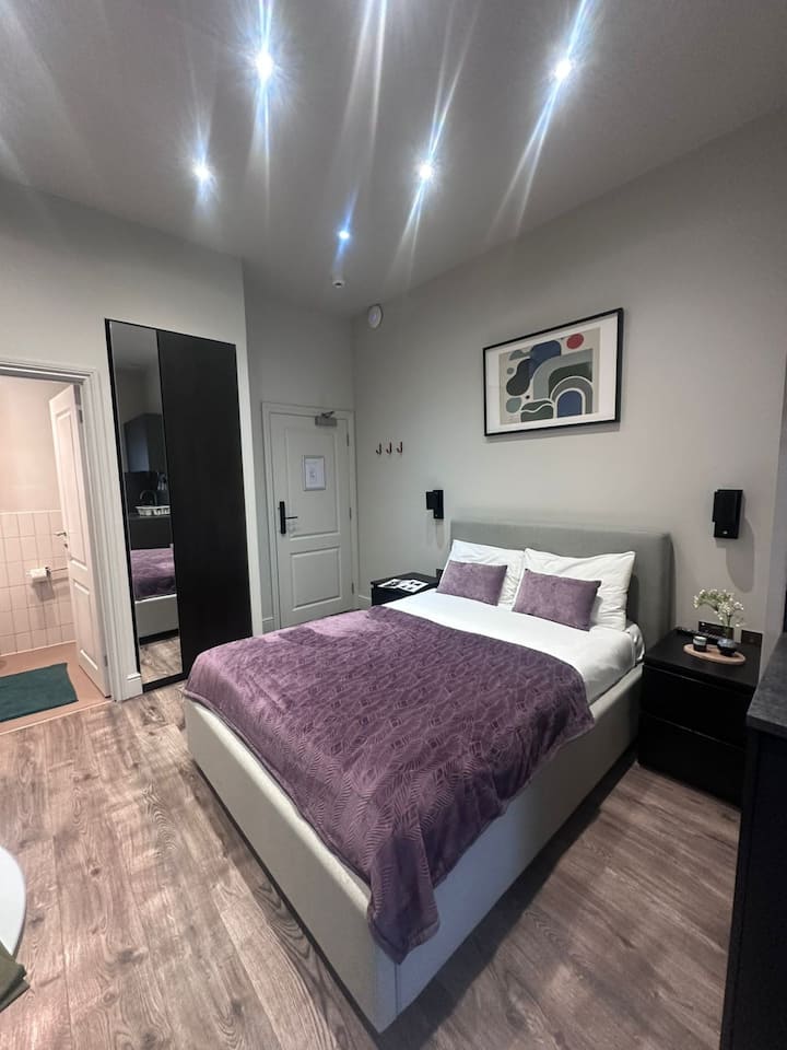 (34/f10)bright Studio Zone 1 Notting Hill.+ Wifi - London