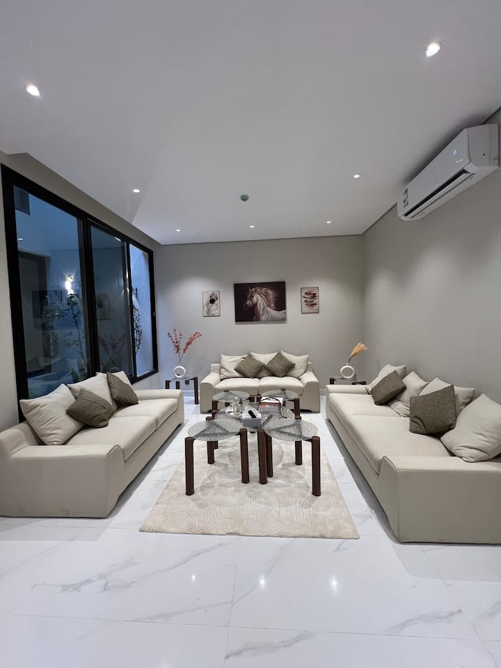 Luxury 3br Villa, Near Metro Station + Private Gym - Arabia Saudita