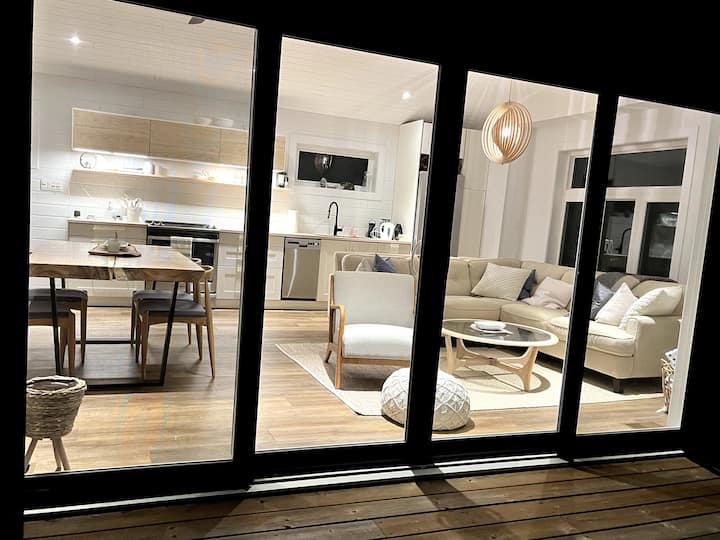 Loft On The Lake –Modern Retreat - Elliot Lake