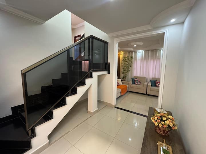 Espaçosa Casa Próxima Ao Centro - Araxá