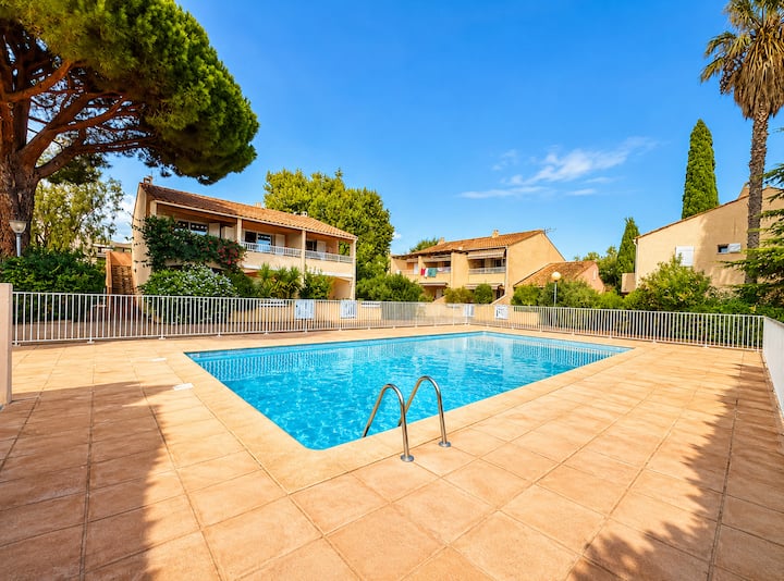 Charmant Mazet Avec Mezzanine & Piscine - Le Lavandou