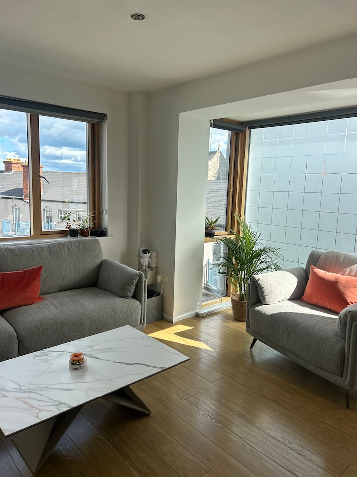 Whole Apartment ~ 5 Mins To Dart, Sea Views - Dún Laoghaire