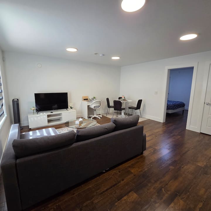 New 2 Br 2 Wr Private Lux Suite - Coquitlam