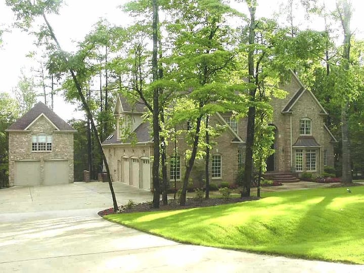 Arbery Retreat & Garden Apartment - 헌츠빌