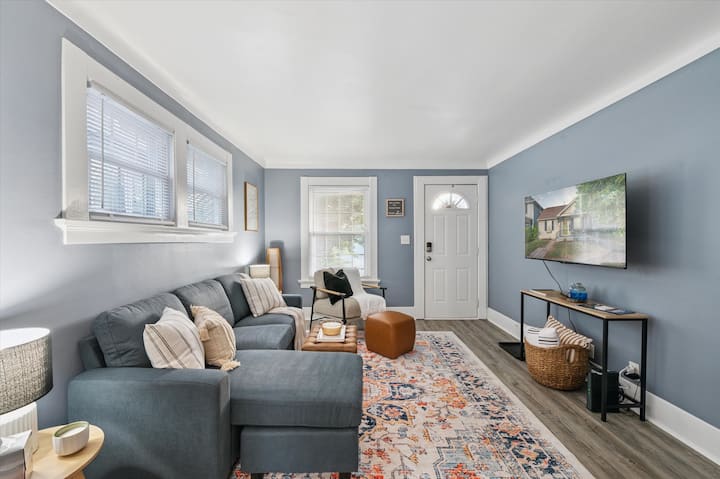 Historic Yet Updated 2br Home- Downtown Rossford! - Toledo, OH
