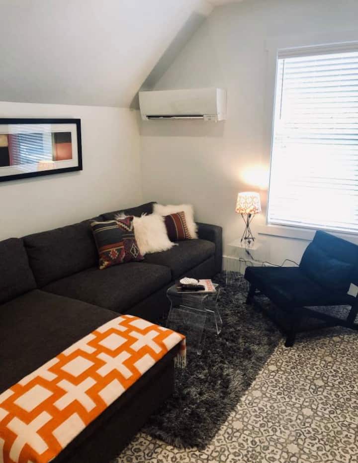 In Town Upstairs Apartment - Ellensburg, WA