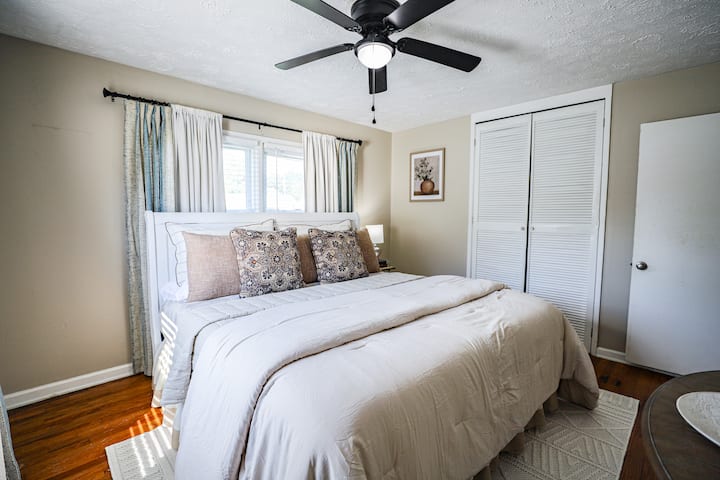Beautiful 2 Br & 1 Bath: Close To Everything! - Paducah, KY