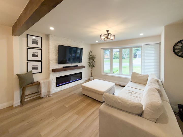 Home In Oshawa #Main - Oshawa