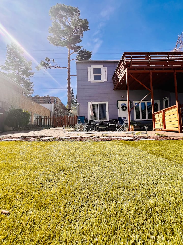 Midtown Reno Oasis: Big Yard, Firepit, Stargazing - Reno, NV