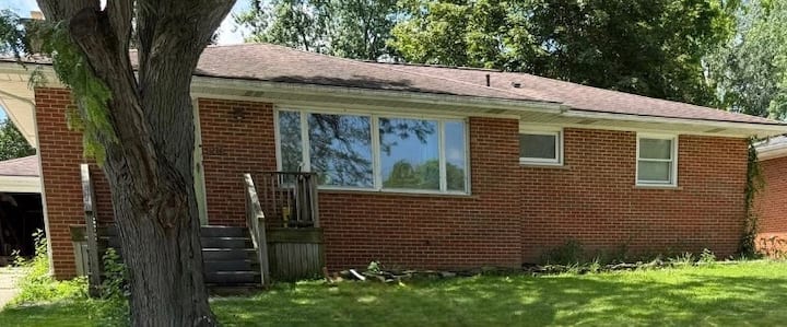 Walk To The Big House! Cozy Ranch Retreat + Yard. - Ann Arbor, MI